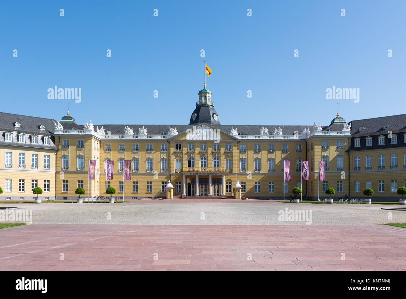 Karlsruhe Palace Center of City Germany Castle Schloss Architecture ...