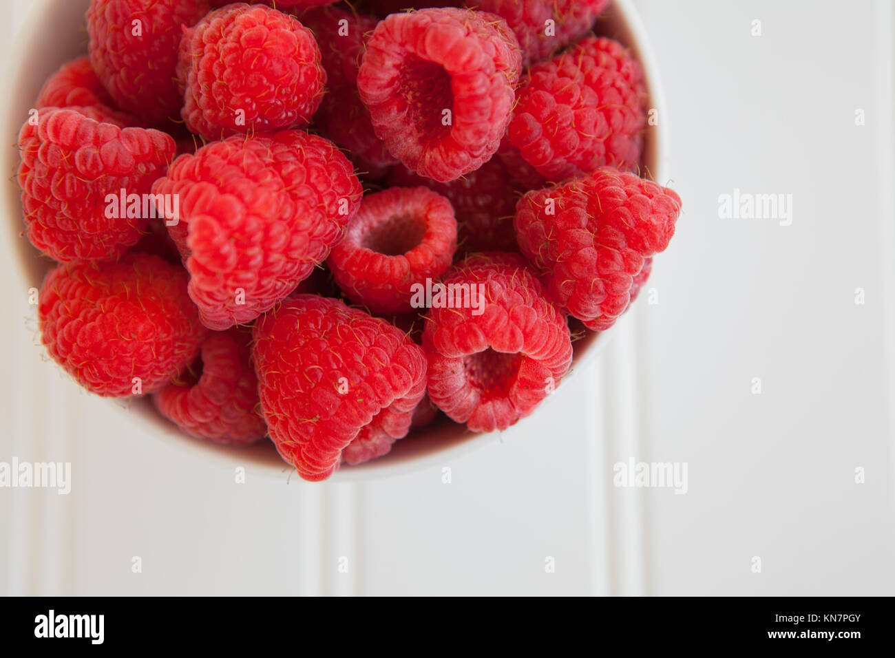 Bowl of fresh raspberries Stock Photo - Alamy