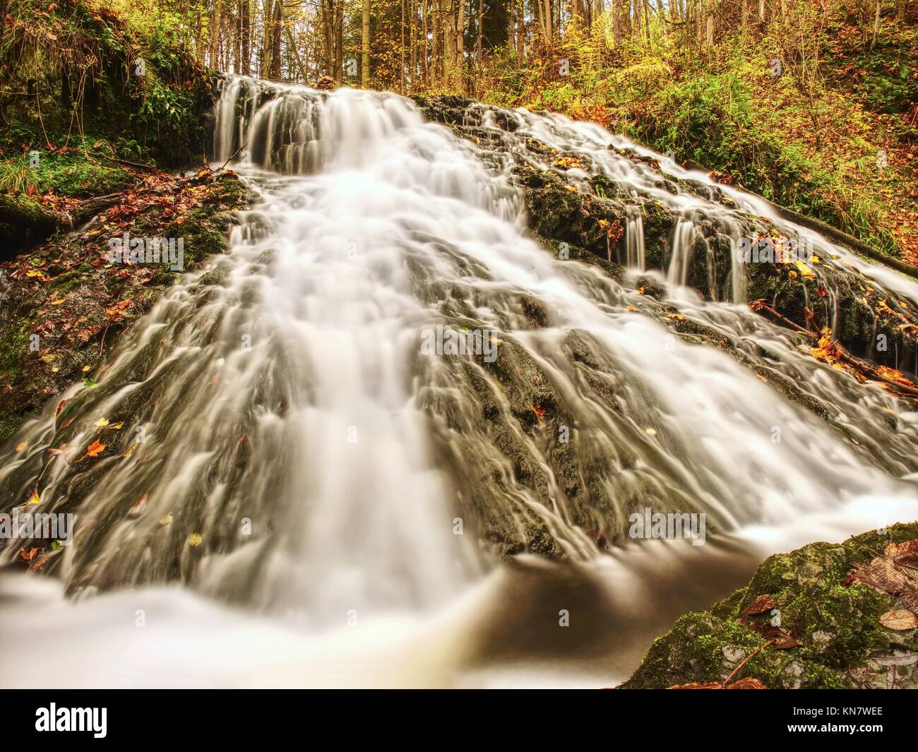White foamy blurred waterfall hi-res stock photography and images - Alamy
