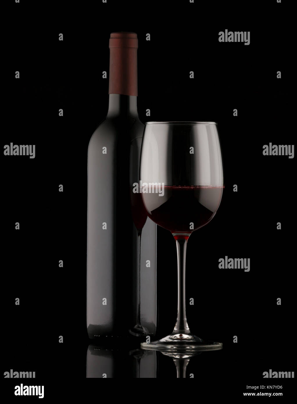 Bottle of red wine Stock Photo - Alamy