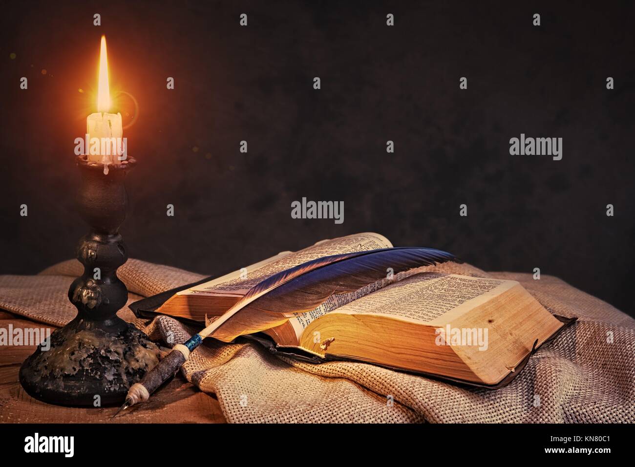 Vintage bible art hi-res stock photography and images - Alamy