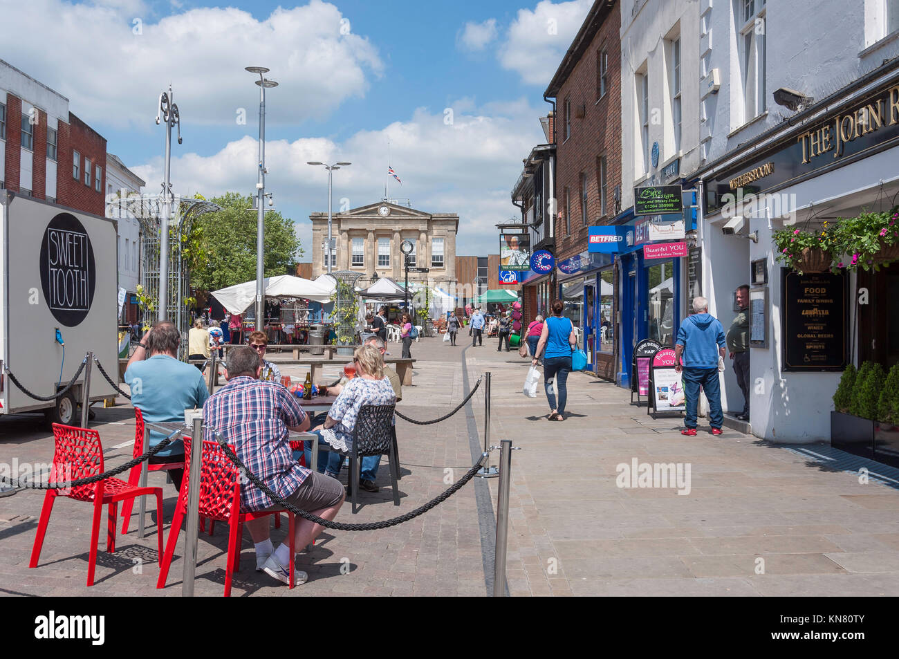 Pedestrianised guildhall high street andover hampshire town cent hi-res ...