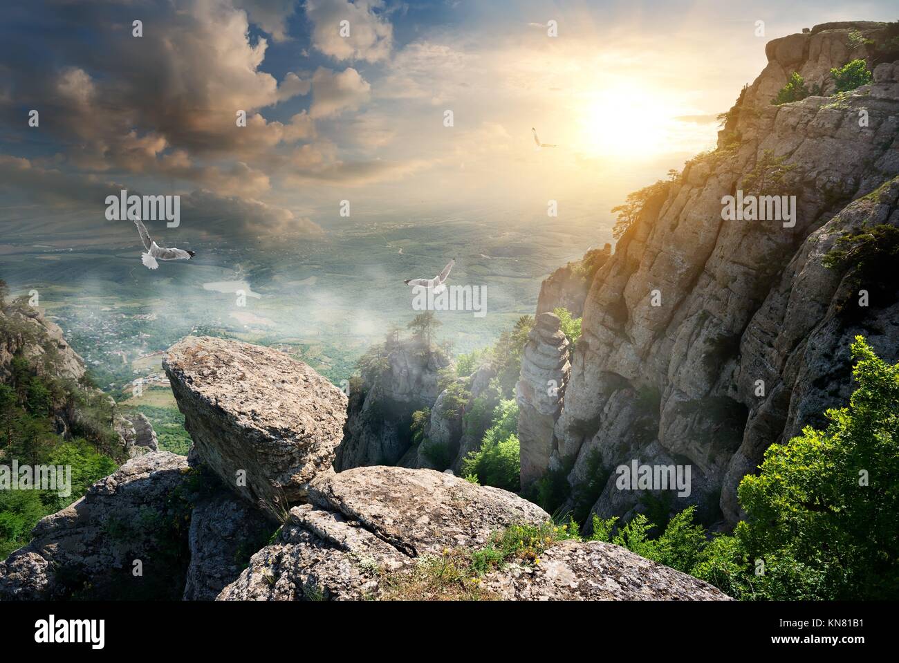 Big majestic rock hi-res stock photography and images - Alamy