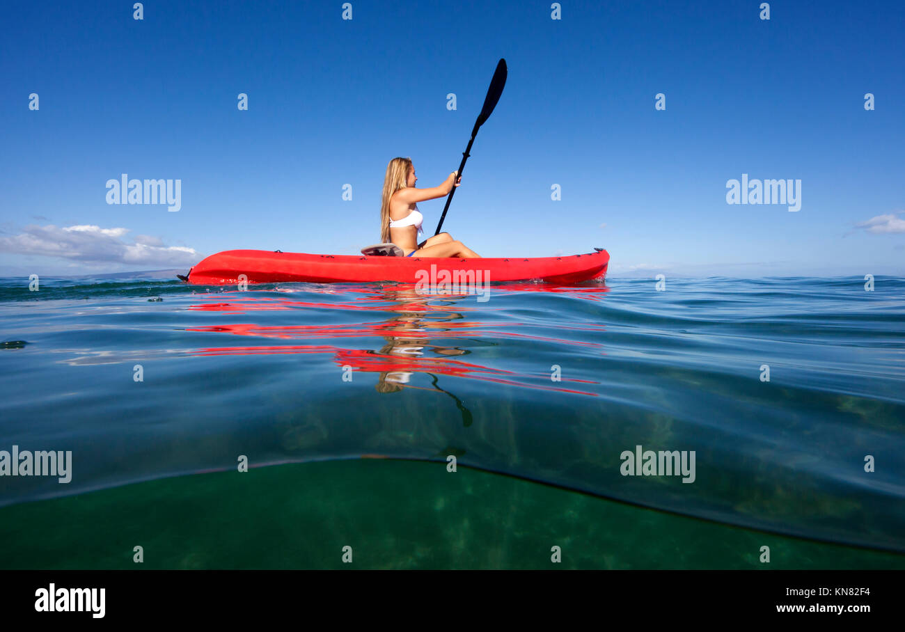 Red kayak hi-res stock photography and images - Alamy
