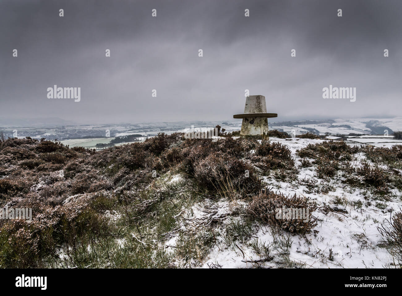 Wolvestone Heights, Holmfirth, England, UK. 10th December, 2017. Snow ...