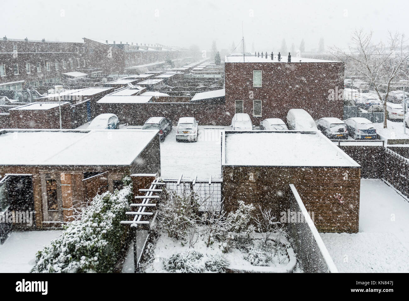 Utrecht, The Netherlands. 10th December, 2017. Unusual snowfall ...