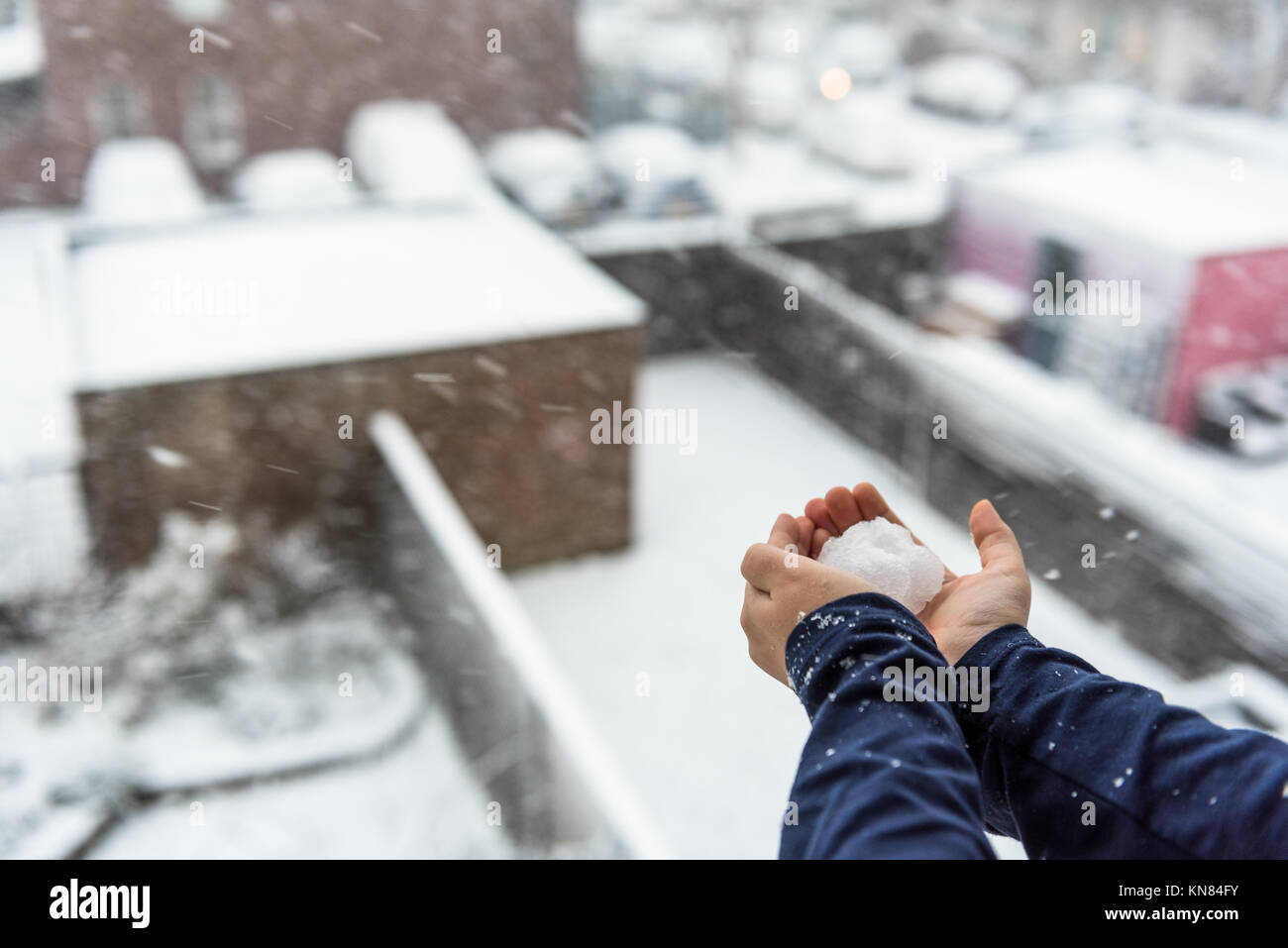 Utrecht, The Netherlands. 10th December, 2017. Unusual snowfall ...