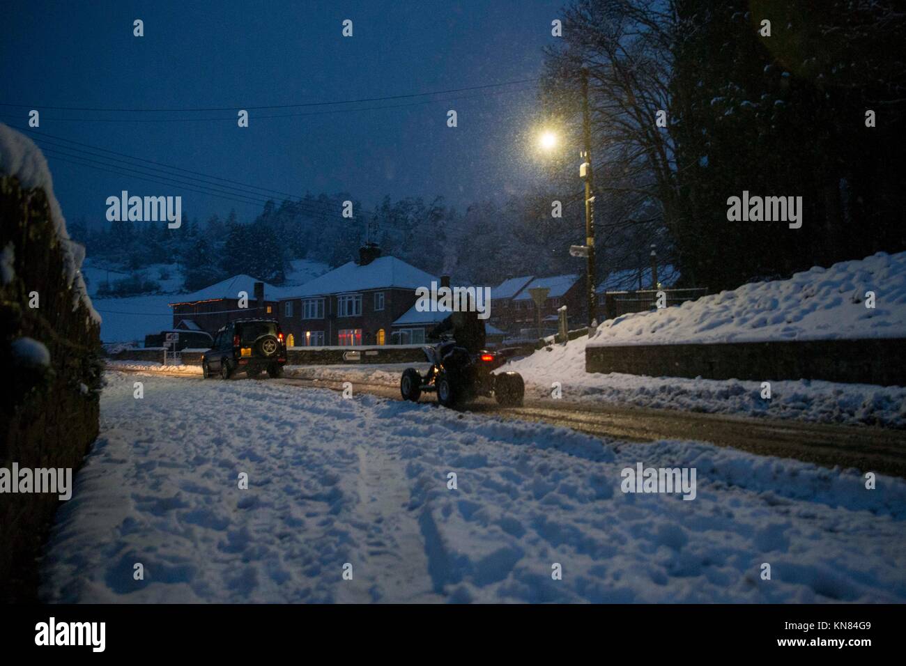 Soudley, Gloucestershire, UK. 10th December 2017. Motorists on an ...