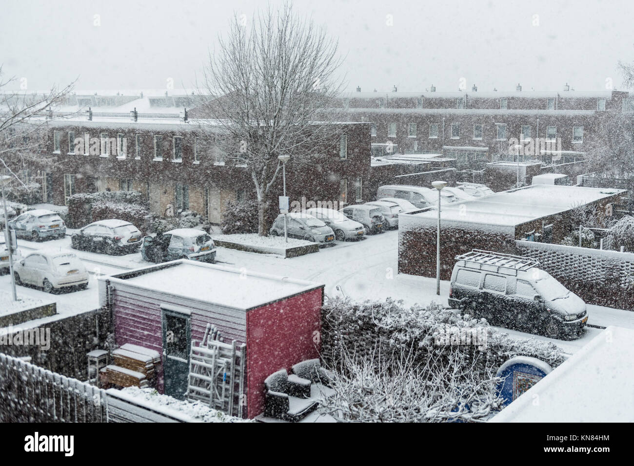 Utrecht, The Netherlands. 10th December, 2017. Unusual snowfall ...