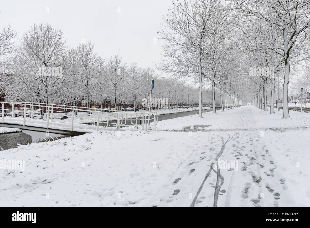 Utrecht, The Netherlands. 10th December, 2017. Unusual snowfall ...