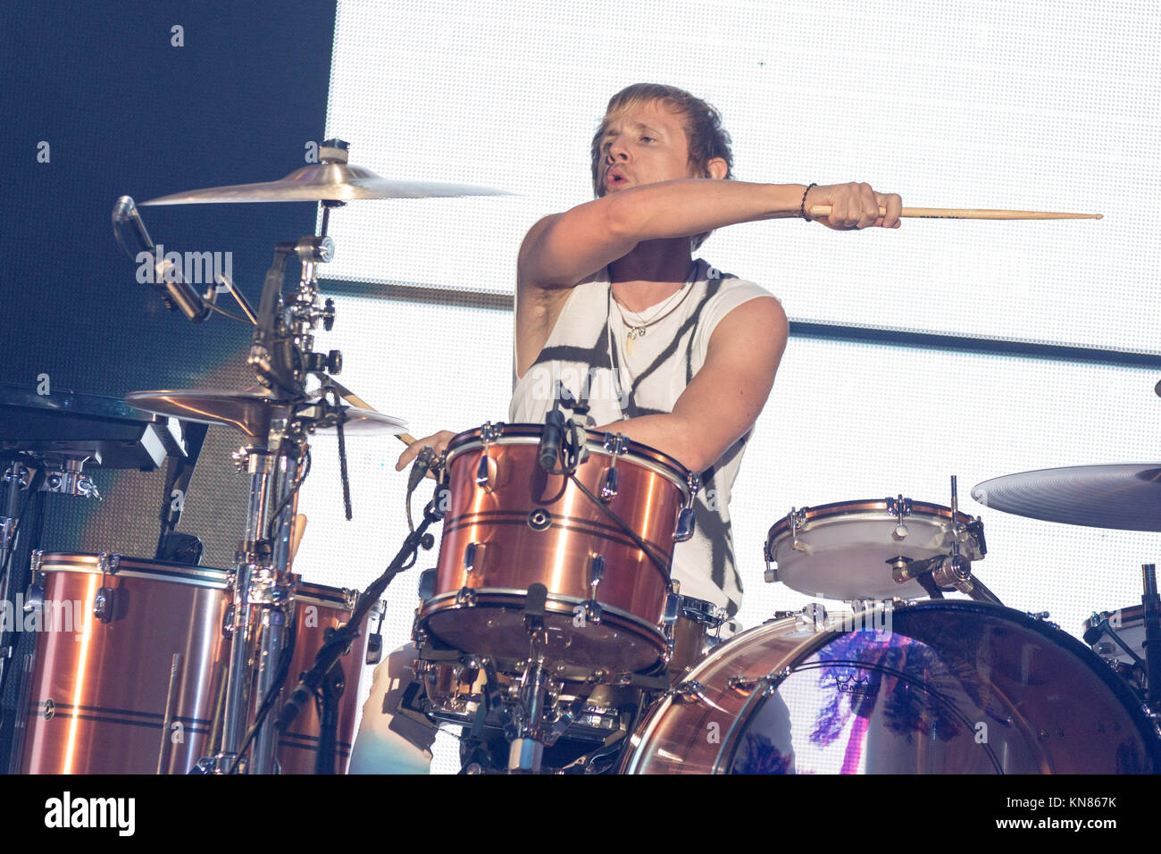 Inglewood, California, USA. 10th Dec, 2017. DOMINIC HOWARD of Muse ...