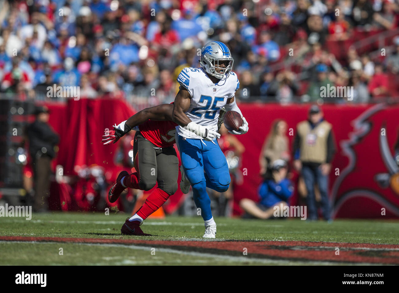 Tampa, Florida, USA. 10th Dec, 2017. Detroit Lions running back Theo ...