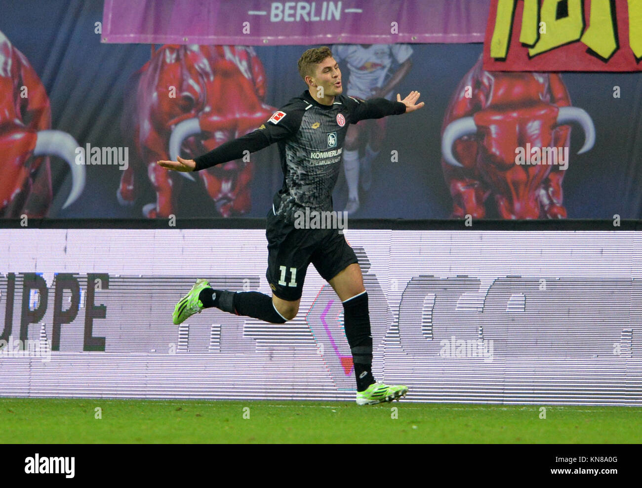 Leipzig, Deutschland. 09th Dec, 2017. Emil BERGGREEN (MZ), jubilation ...
