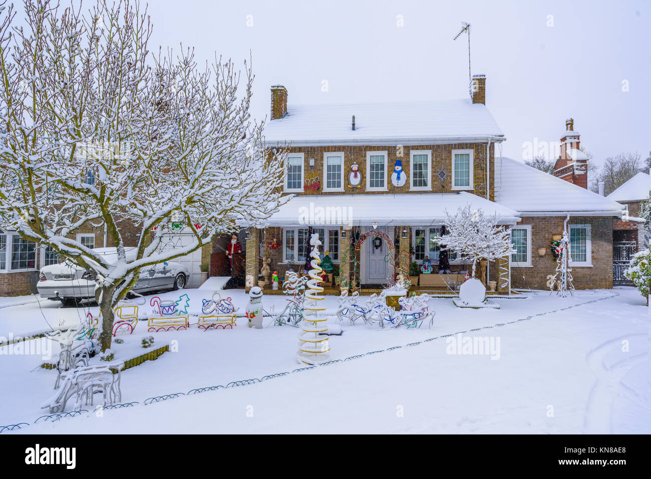 Corby, UK. 10th Dec, 2017. UK Weather. Christmas decorations on the ...