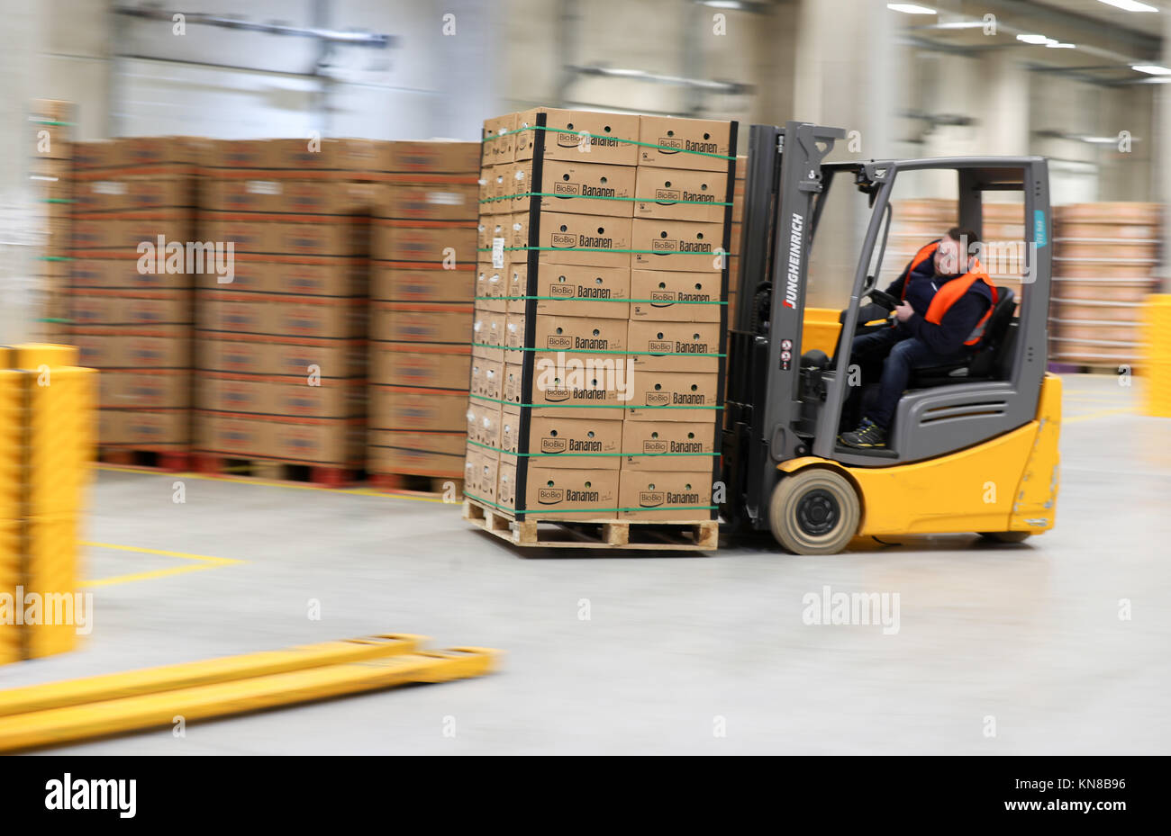 A forklift transports a pallet of bananas through the new banana ...