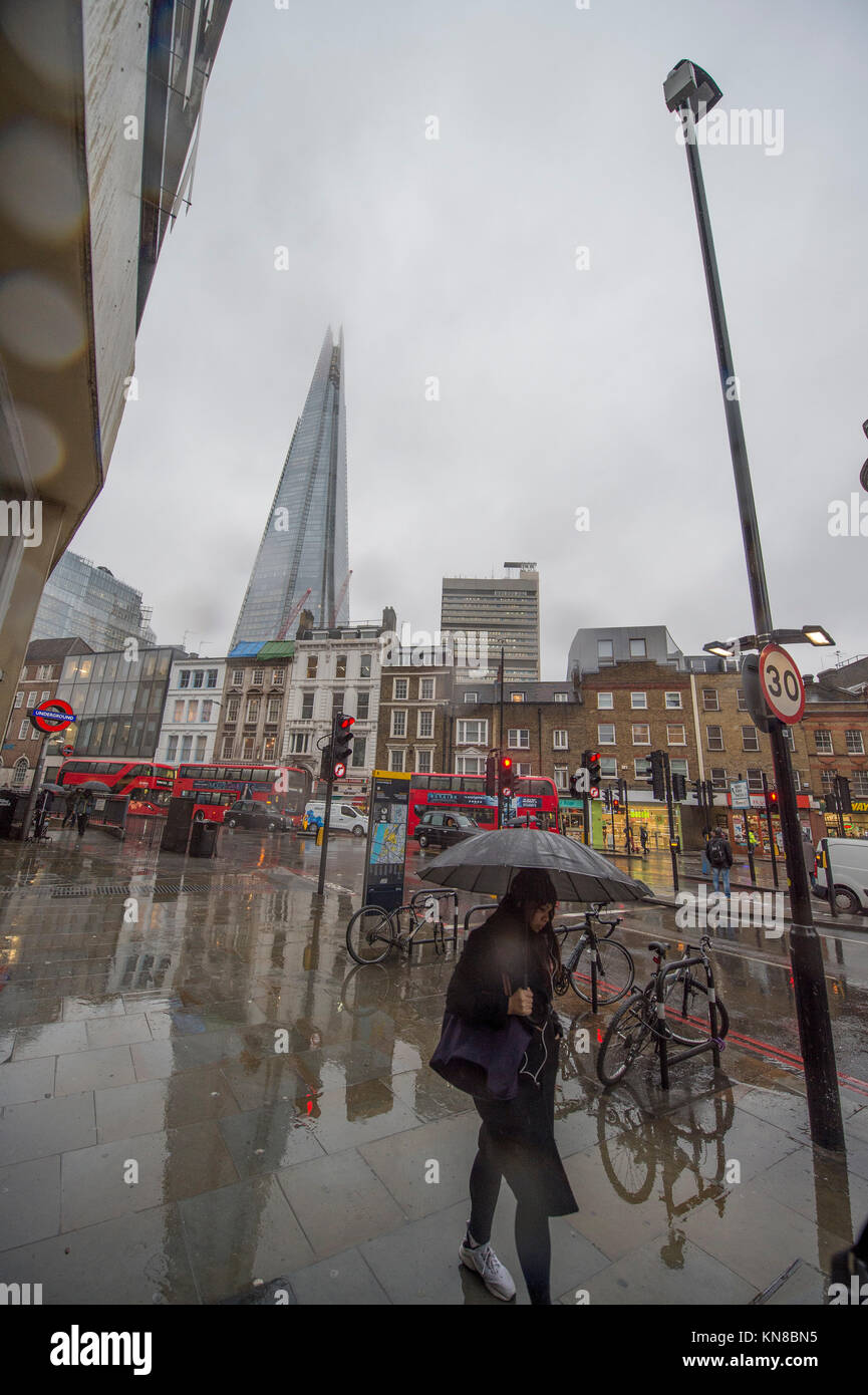 Rain in london hi-res stock photography and images - Alamy