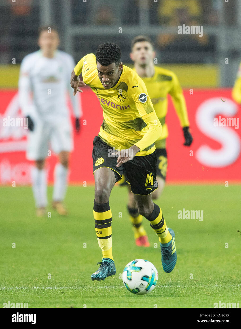 Dortmund, Deutschland. 09th Dec, 2017. Alexander ISAK (DO), Aktion ...