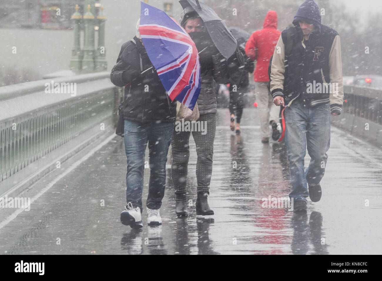London, UK. 11th Dec, 2017. Pedestrians struggle to cope with the ...