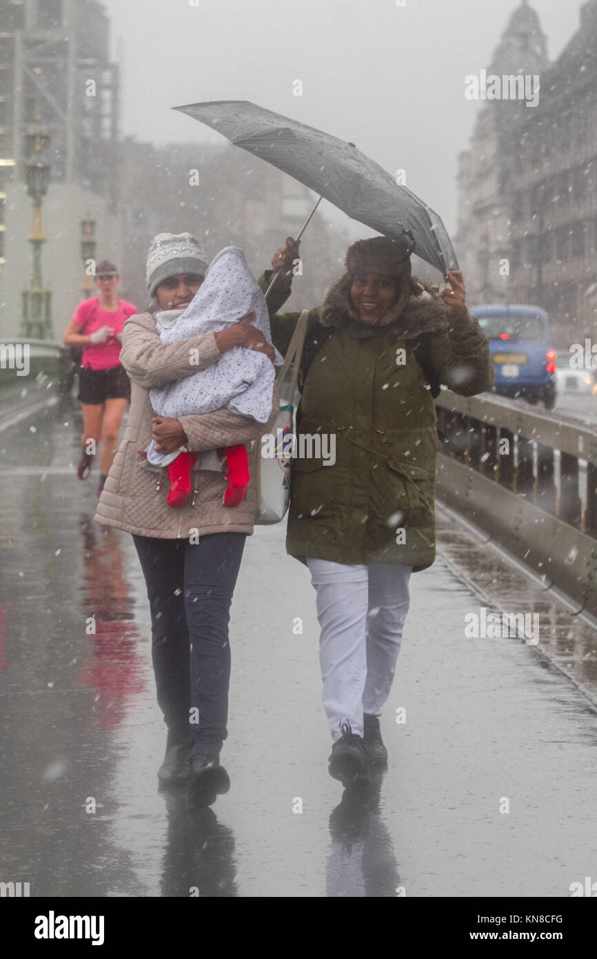 London, UK. 11th Dec, 2017. Pedestrians struggle to cope with the ...