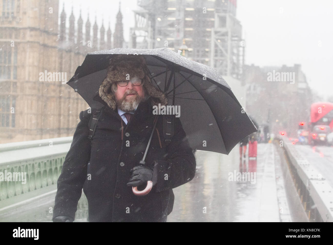 London, UK. 11th Dec, 2017. Pedestrians struggle to cope with the ...