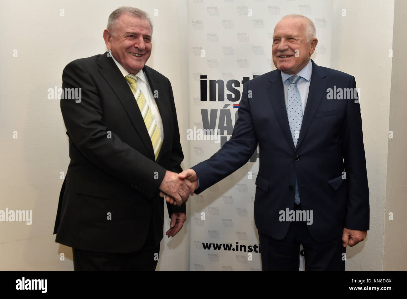 Prague, Czech Republic. 11th Dec, 2017. Former Slovak and Czech PMs ...