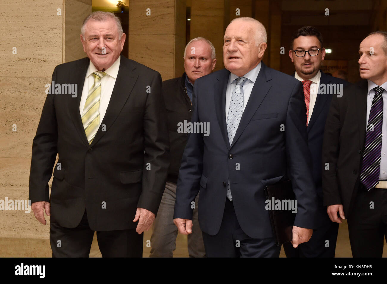 Prague, Czech Republic. 11th Dec, 2017. Former Slovak and Czech PMs ...