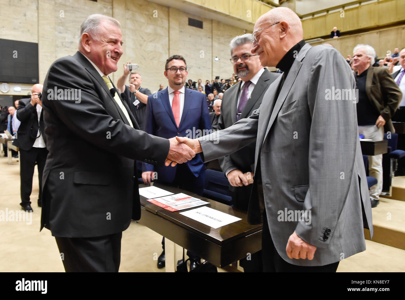 Vaclav klaus and vladimir meciar hi-res stock photography and images ...