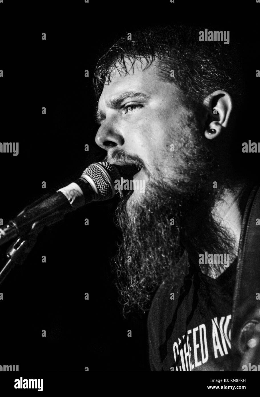 Supporting singer Black and White Stock Photos & Images - Alamy