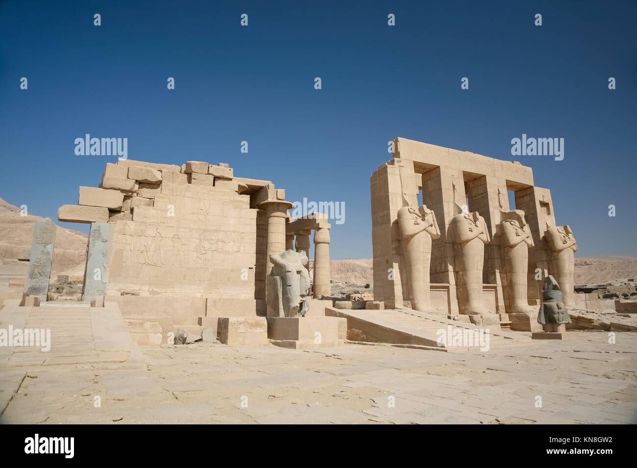 Ramesseum egypt statues temple ruins hi-res stock photography and ...