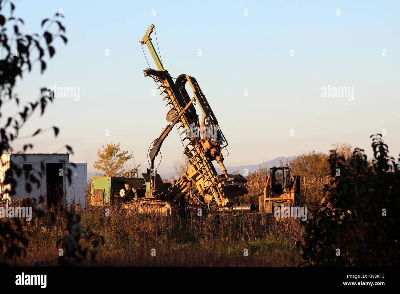 Portable trailer mounted industrial water boring machine rig with ...