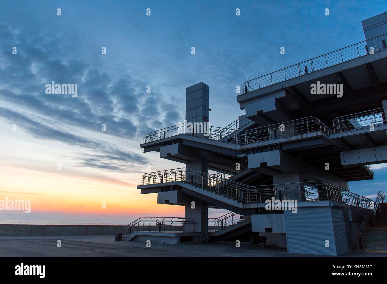 Modern sky light architecture hi-res stock photography and images - Alamy