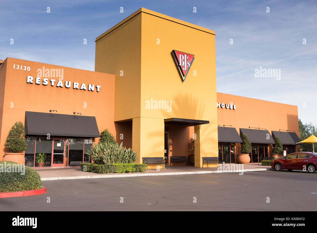 Bjs restaurant brewhouse logo hi-res stock photography and images - Alamy