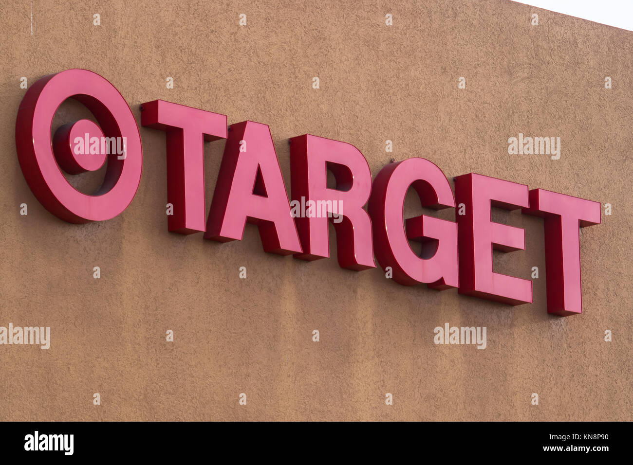Target shop logo hi-res stock photography and images - Alamy