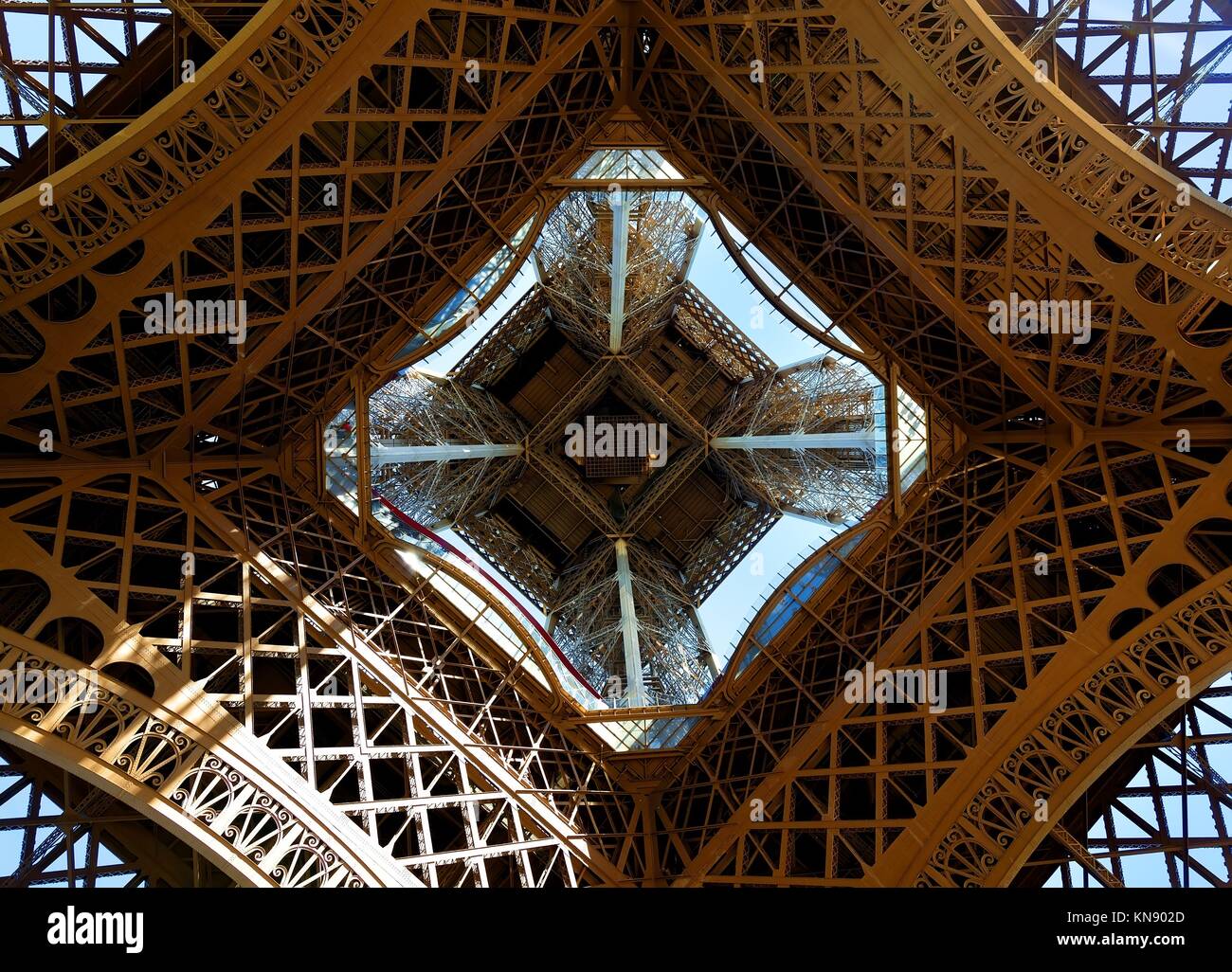 View below eiffel tower hi-res stock photography and images - Alamy