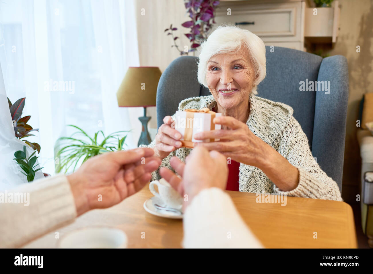 Old couple birthday hi-res stock photography and images - Alamy