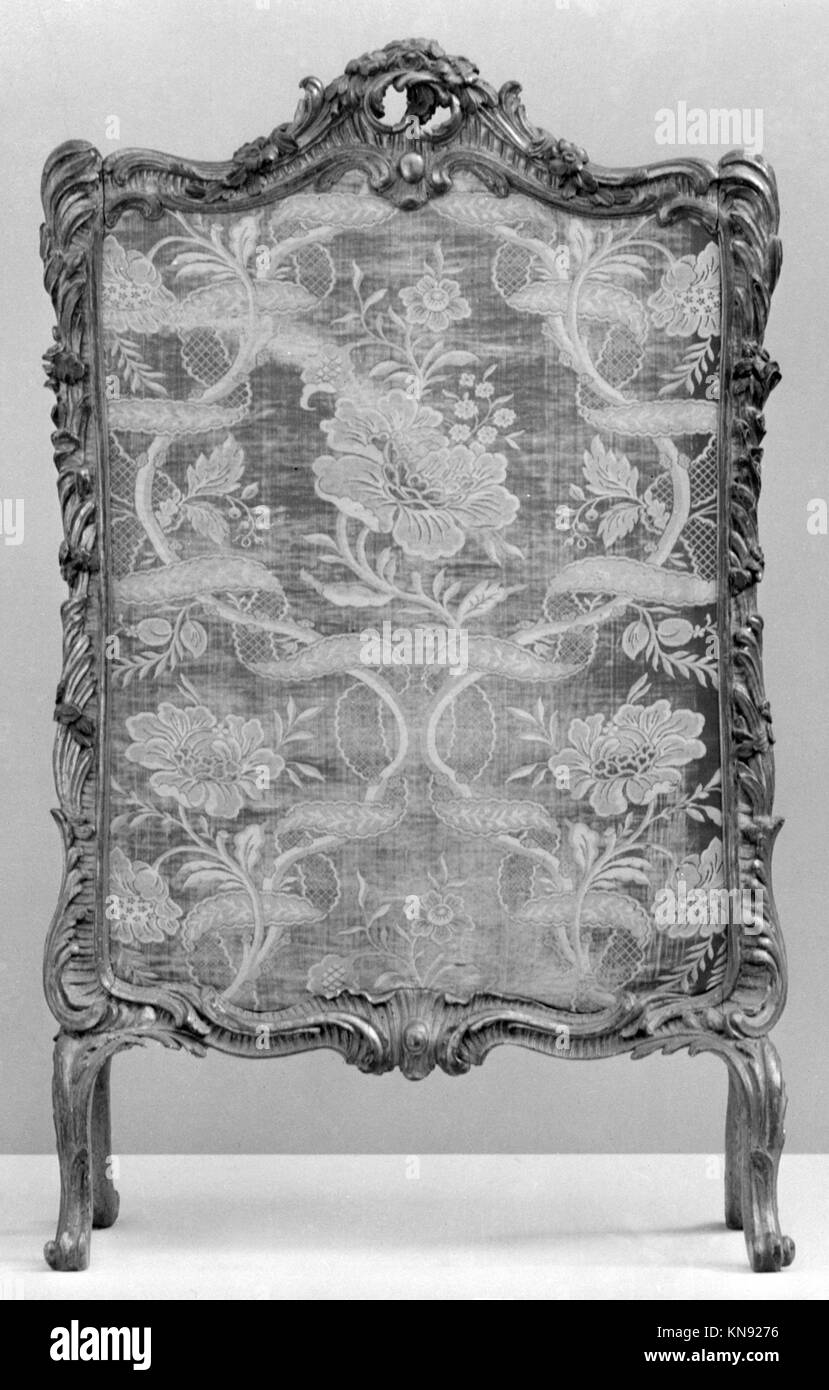 Fire screen decorative object hi-res stock photography and images - Alamy