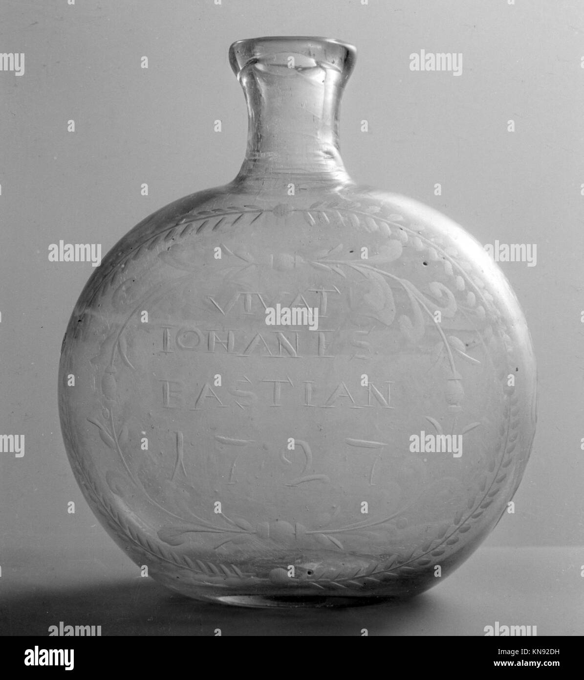 Vintage glass bottle serves hi-res stock photography and images - Alamy