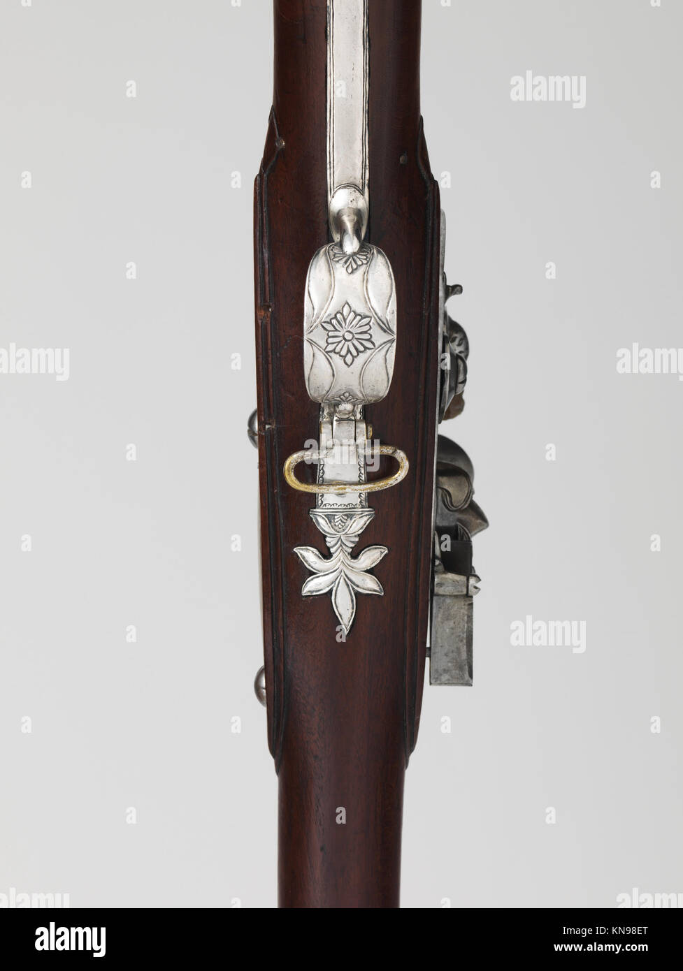 This flintlock blunderbuss is a short-barreled firearm designed for ...