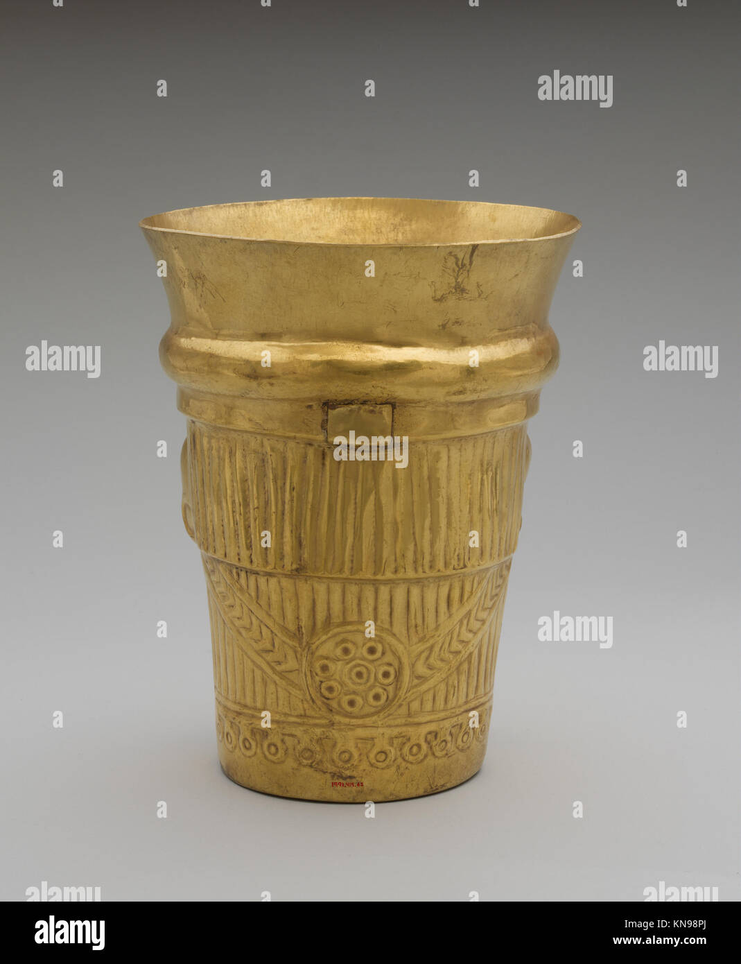 This beaker from the Lambayeque culture (10th–11th century) features a ...