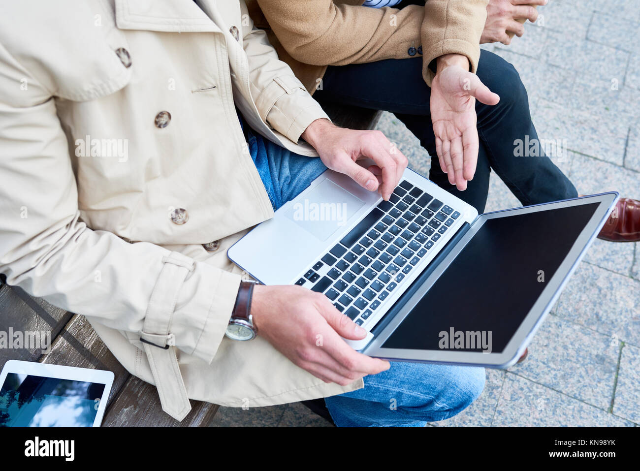 Businessman unrecognizable hi-res stock photography and images - Alamy