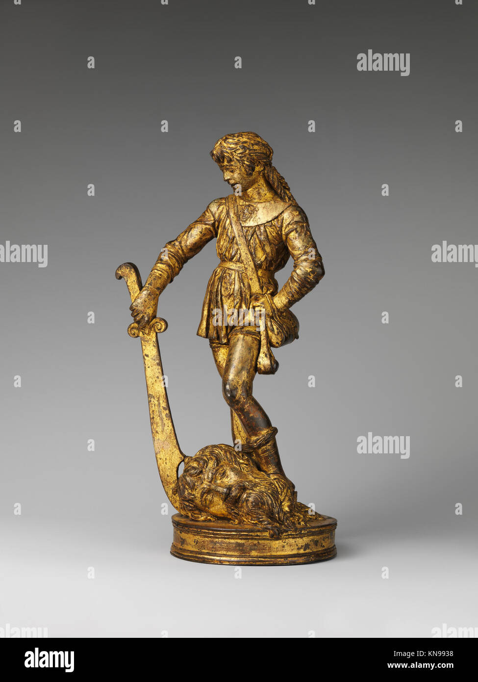 David holding goliaths head hi-res stock photography and images - Alamy