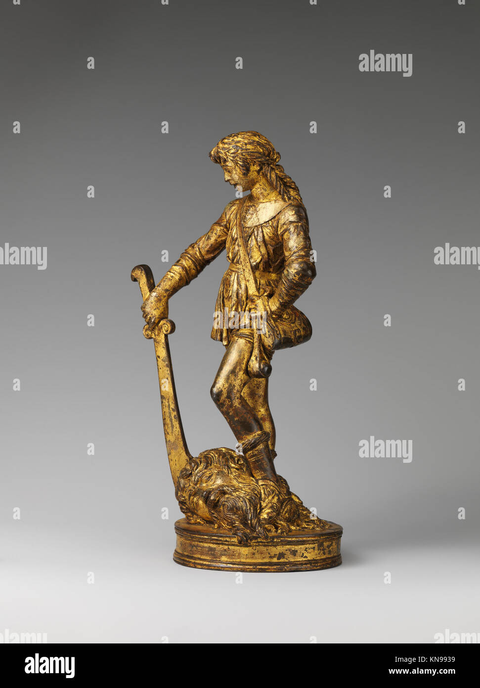David holding goliaths head hi-res stock photography and images - Alamy