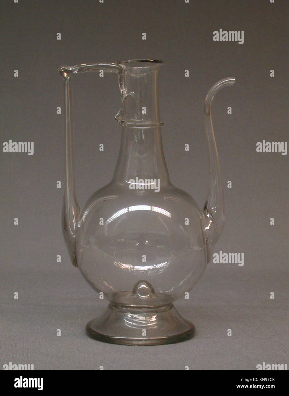 Vintage ceremonial ewer hi-res stock photography and images - Alamy