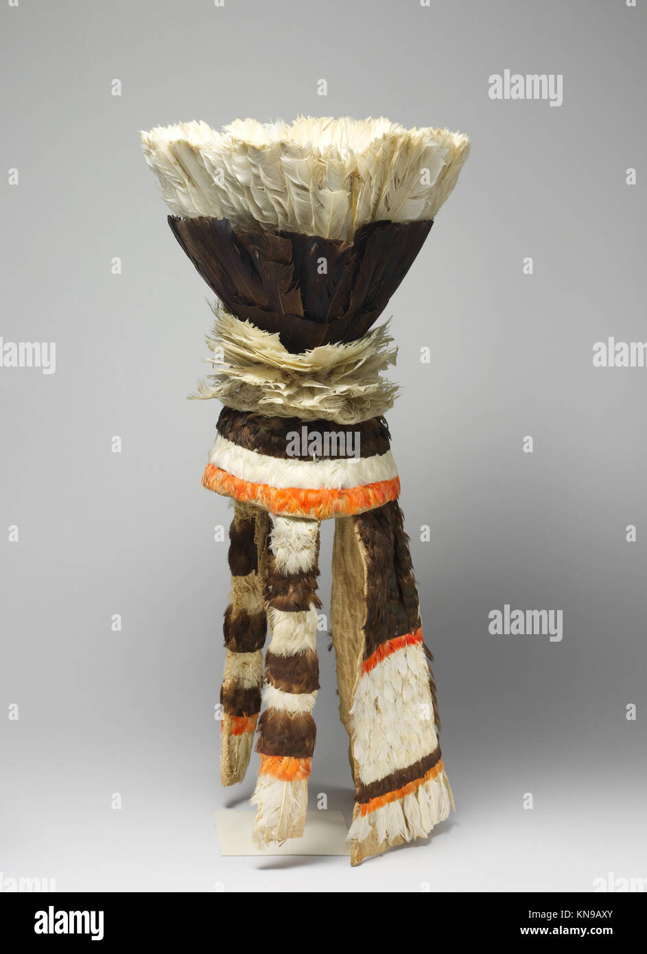 Headdress made of feathers hi-res stock photography and images - Alamy