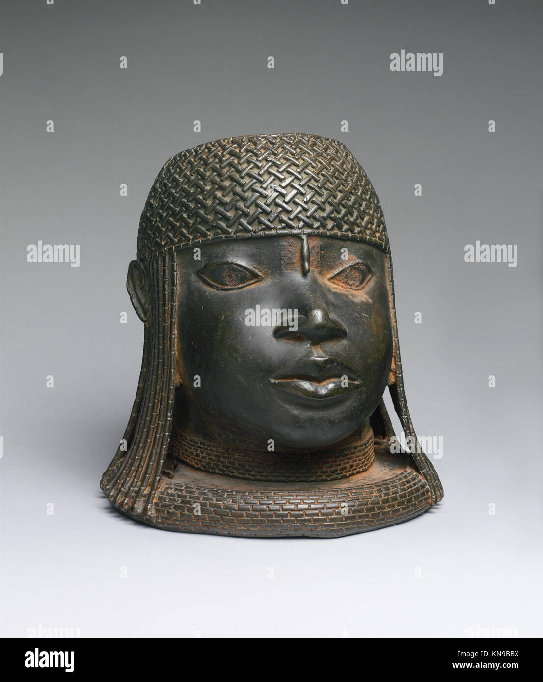 Benin bronze oba hi-res stock photography and images - Alamy