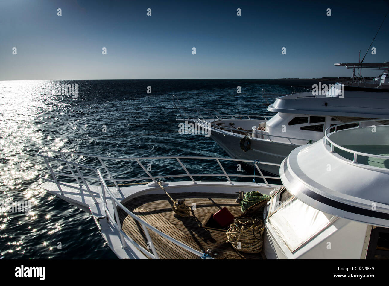 White cruise boat hi-res stock photography and images - Alamy