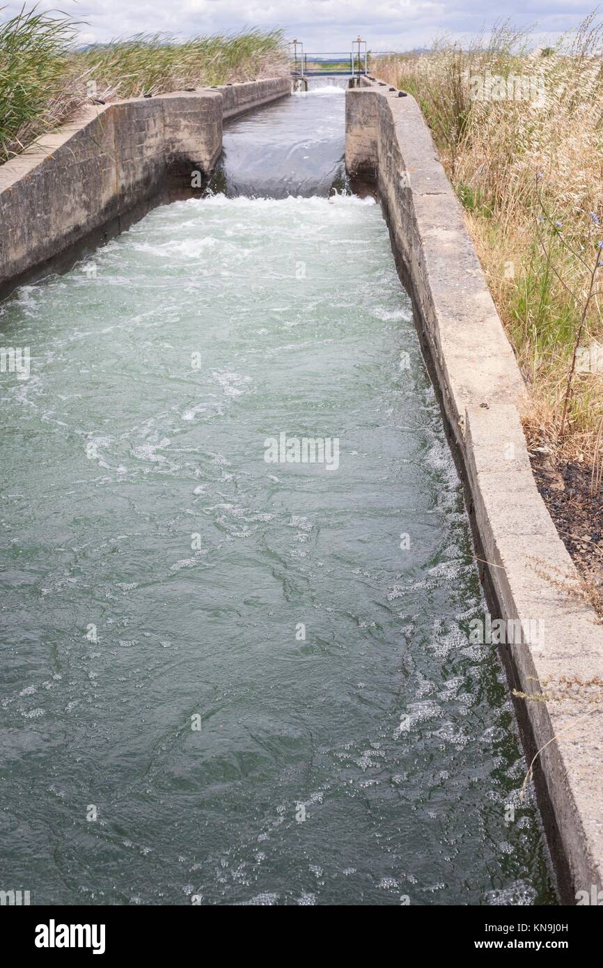 Concrete floodgate hi-res stock photography and images - Alamy