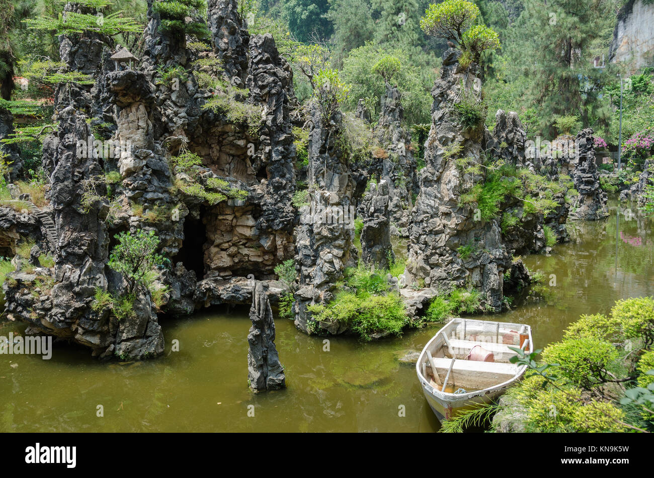 Sam Poh Tong; Ipoh - Sam Poh Tong is a famous cave temple located in ...