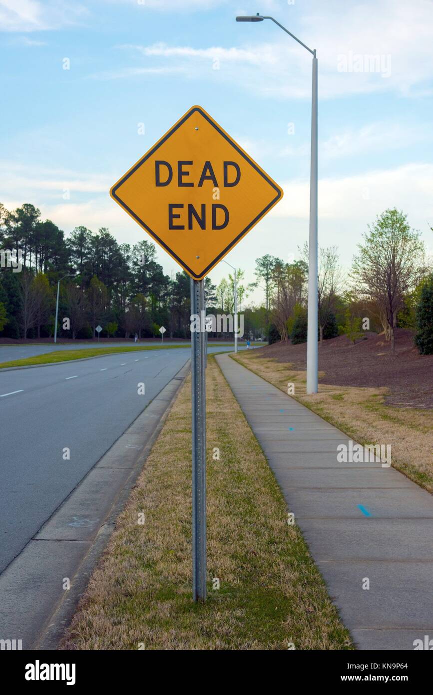 Dead end signage hi-res stock photography and images - Alamy