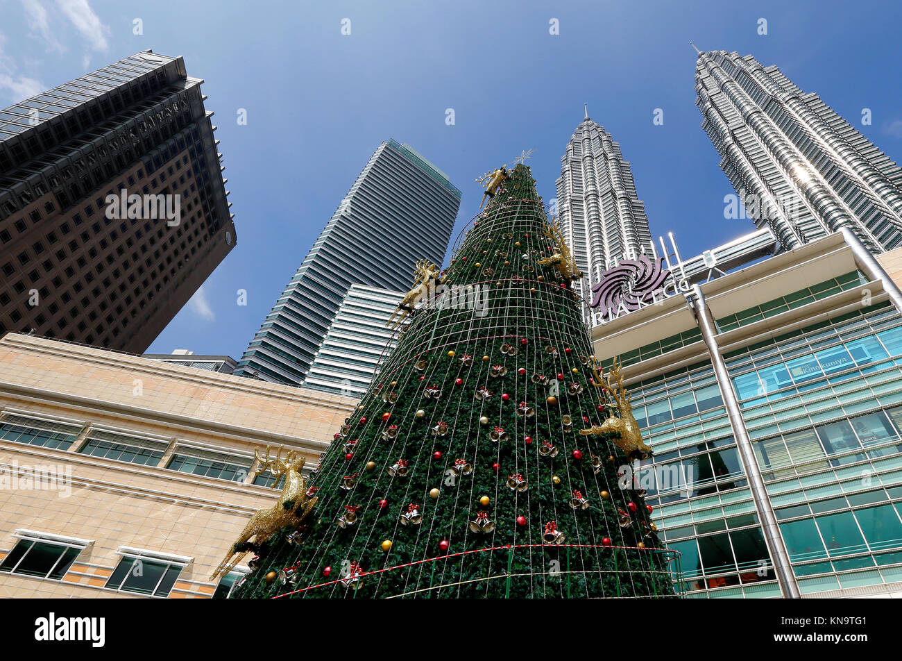 General view of the tallest Malaysia Christmas tree near Suria KLCC in ...